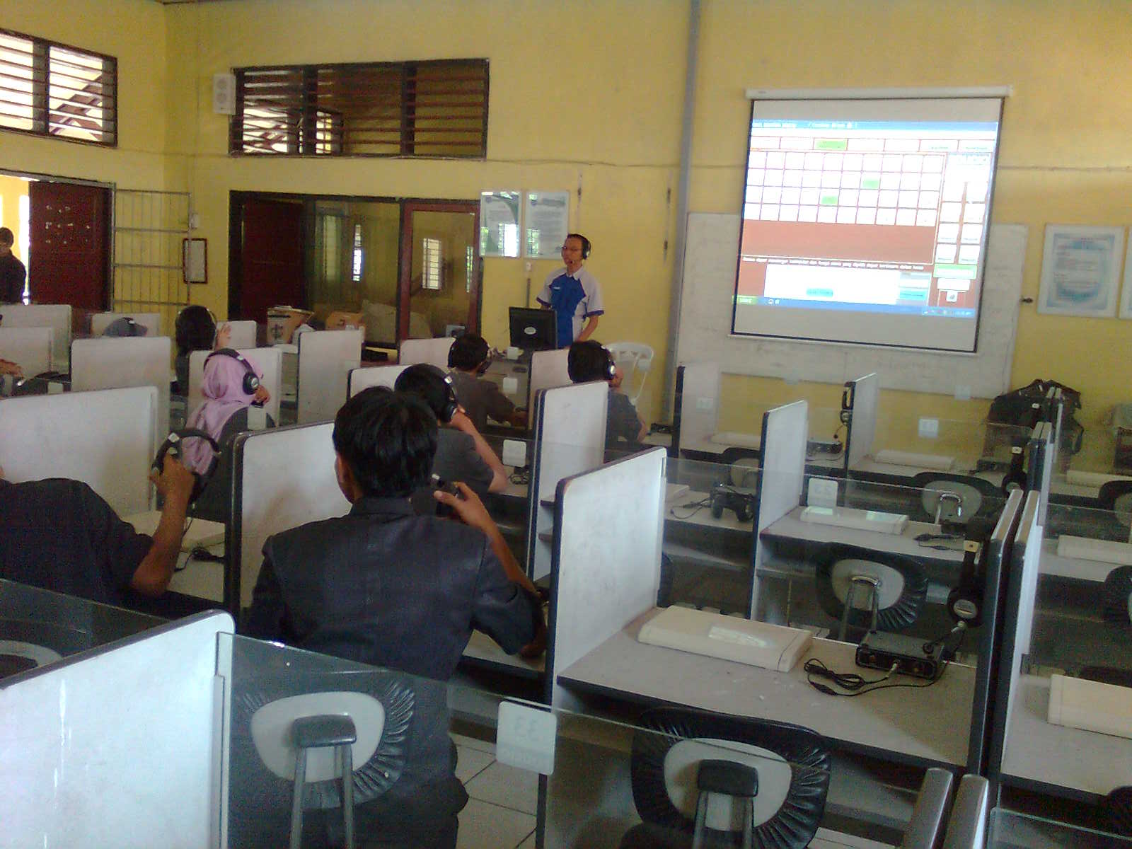 LABORATORIUM BAHASA EDUCIO MADIUN: Pemasangan di SMKN 1 Magetan