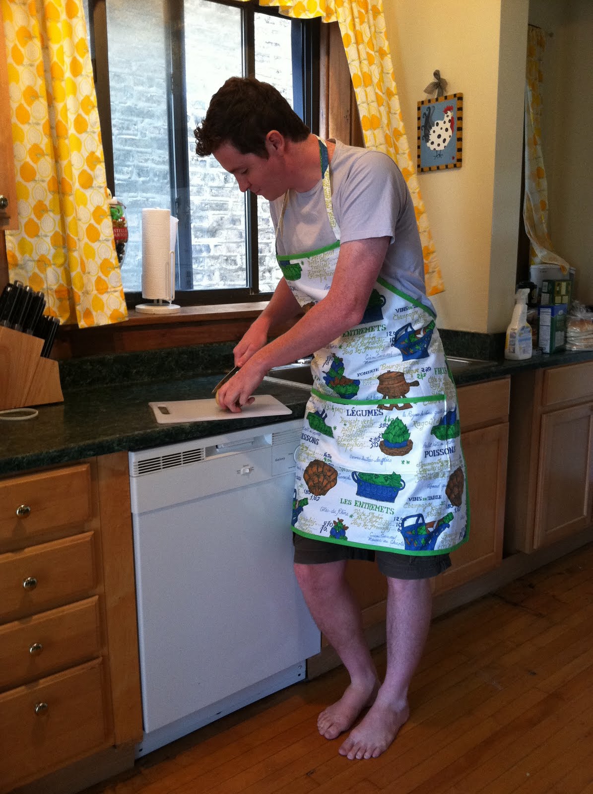 Molly's Sewing and Garage Sale Adventures: A vintage fabric Man-Apron
