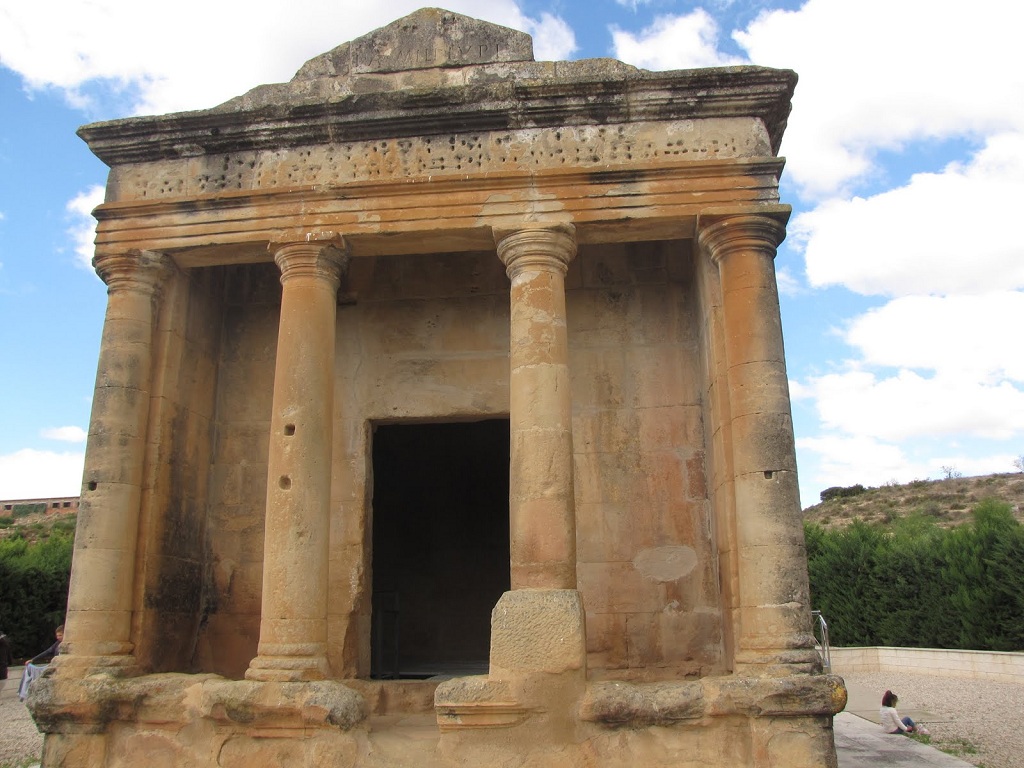LOS MONUMENTOS FUNERARIOS