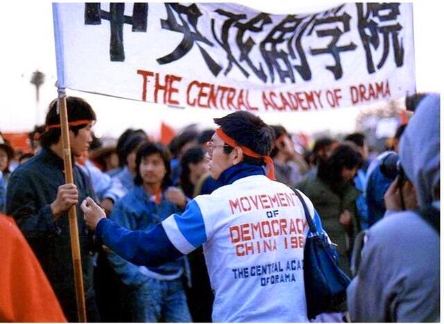 Standoff At Tiananmen: Pictures of 1989: Beijing Students Demonstrate ...