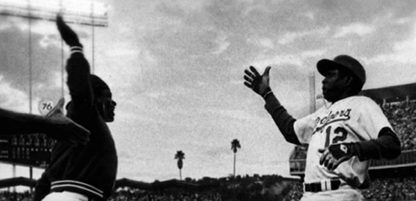 Ξωτικό: Η ιστορία του "high five" και η σχέση του με το μπέιζμπολ και ...