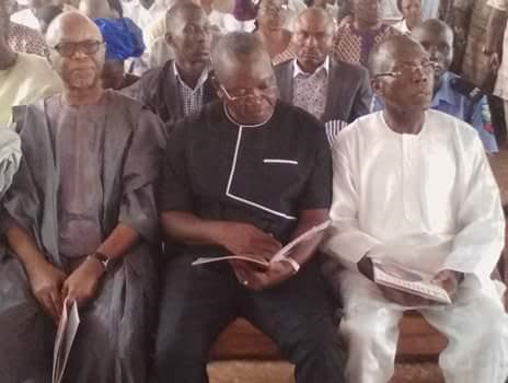 Audu Ogbe bids farewell to his mum.