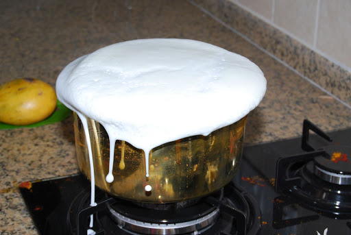 Merry Tummy: How To Avoid Over-Flowing Of Milk- Tuesday's Tip