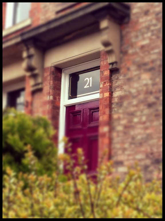 The Green I Signs Blog: Gold leaf effect house window numbers & borders ...