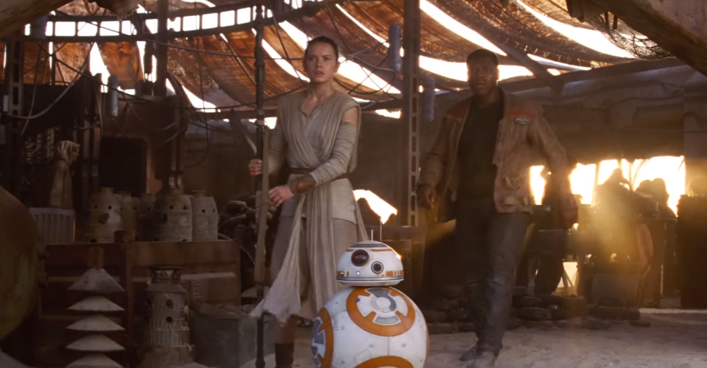 STAR WARS: THE FORCE AWAKENS International Trailer Features BB-8 and ...