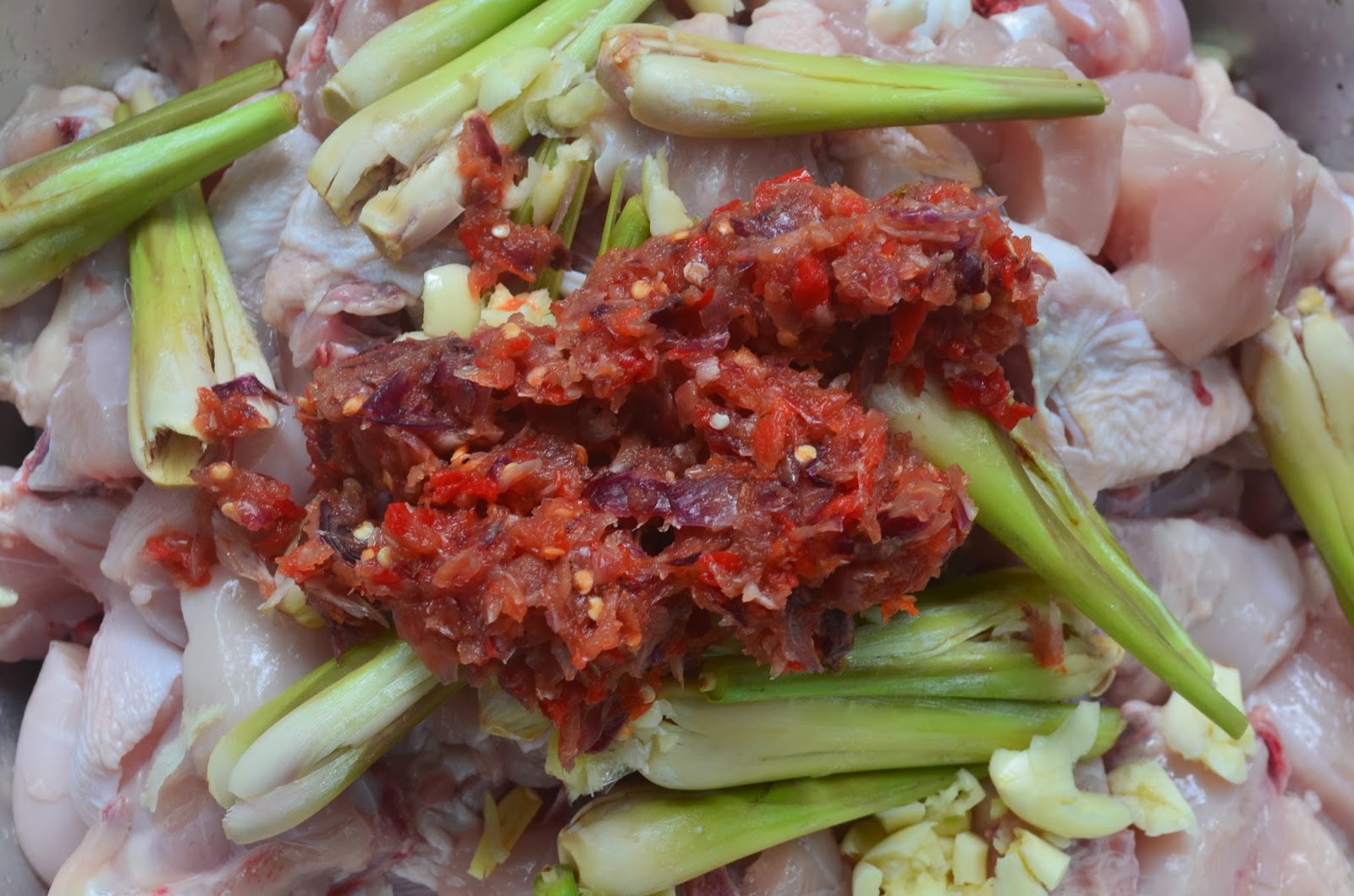 The Kambatik Park, Bintulu.: The making of chicken cooked in bamboo or ...