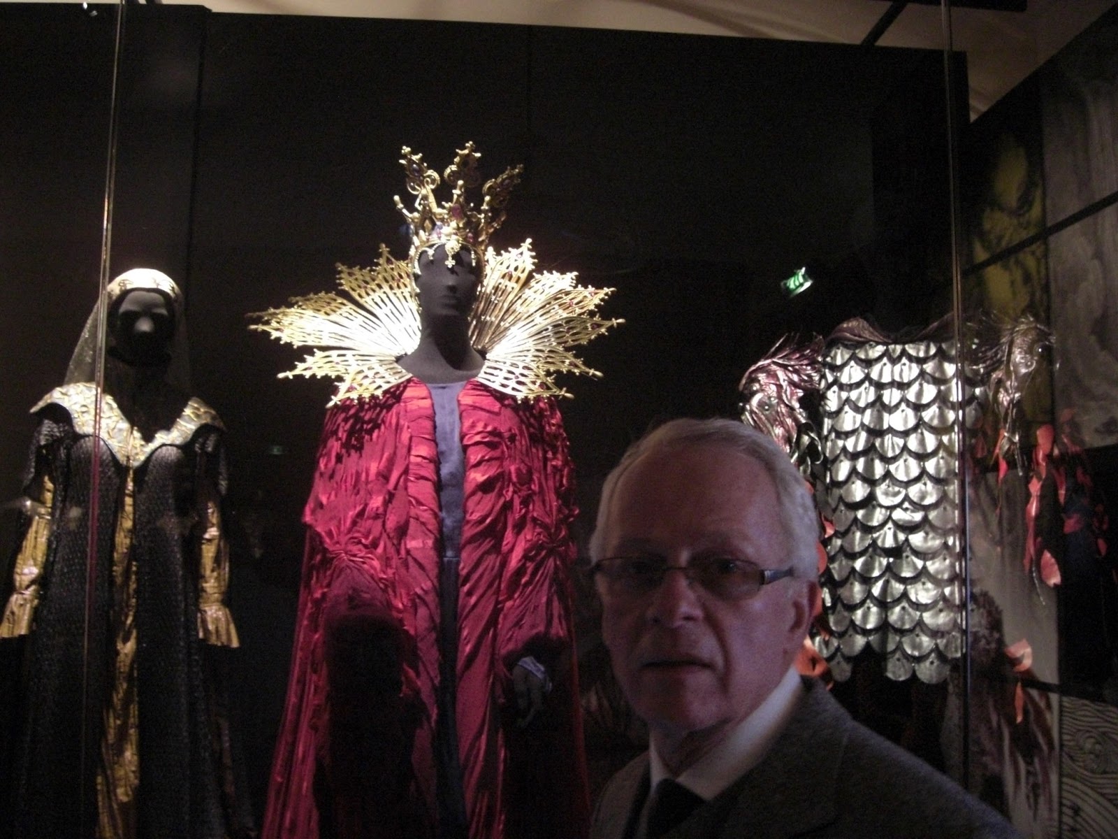 Daniel Ogier le décorateur: COSTUMER LE POUVOIR opéra et cinéma