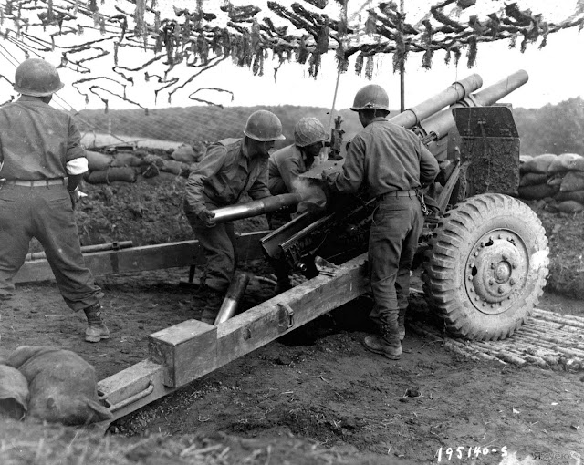 M101 105 mm Howitzer - World Military Photos - ARMY - NAVY - AIR FORCE