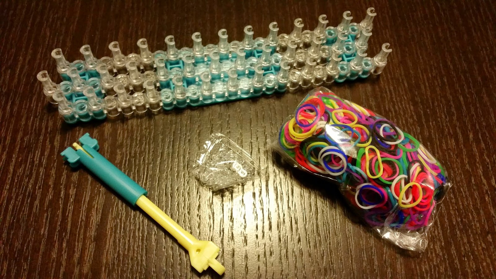 Aims' Obsession: Rainbow Bandz Loom Kit review