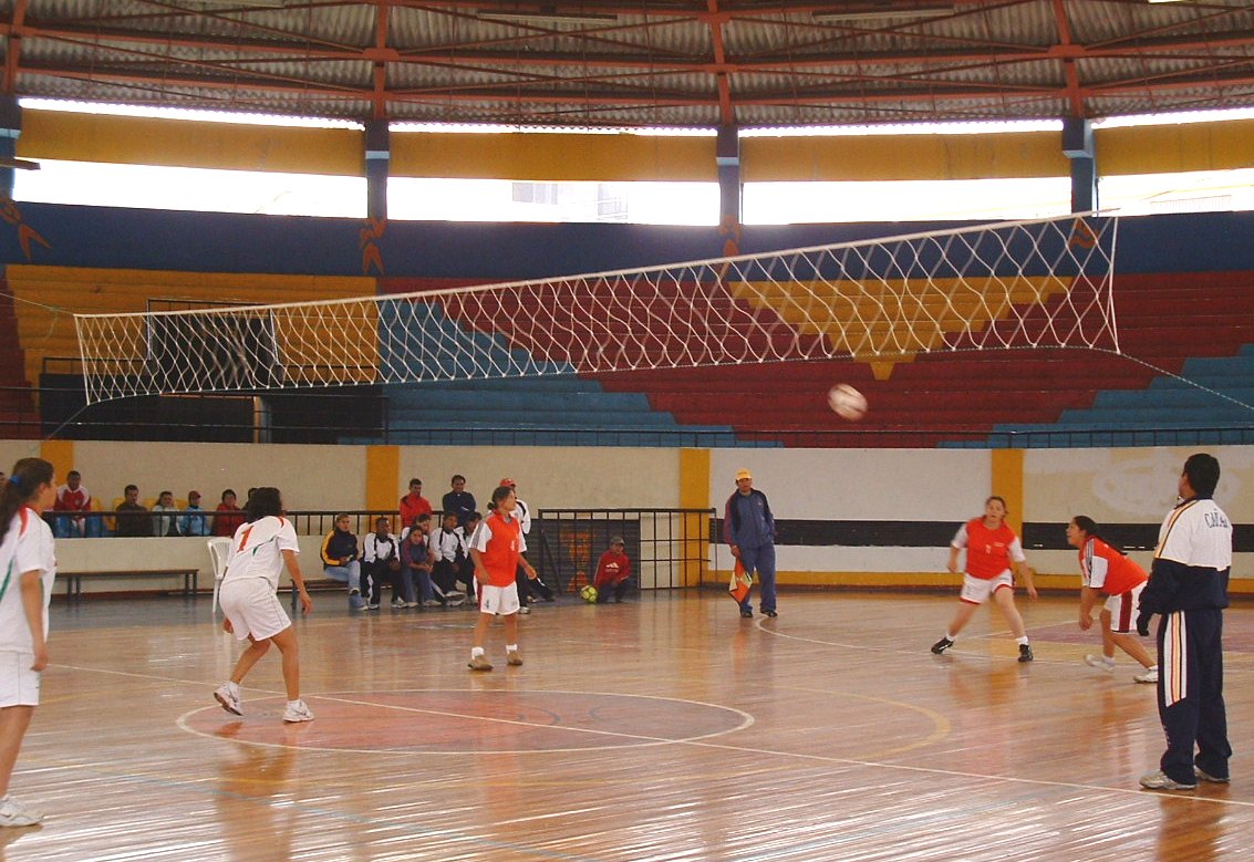 somosdelmismobarro: Intercolegial de Ecuavoley en Otavalo