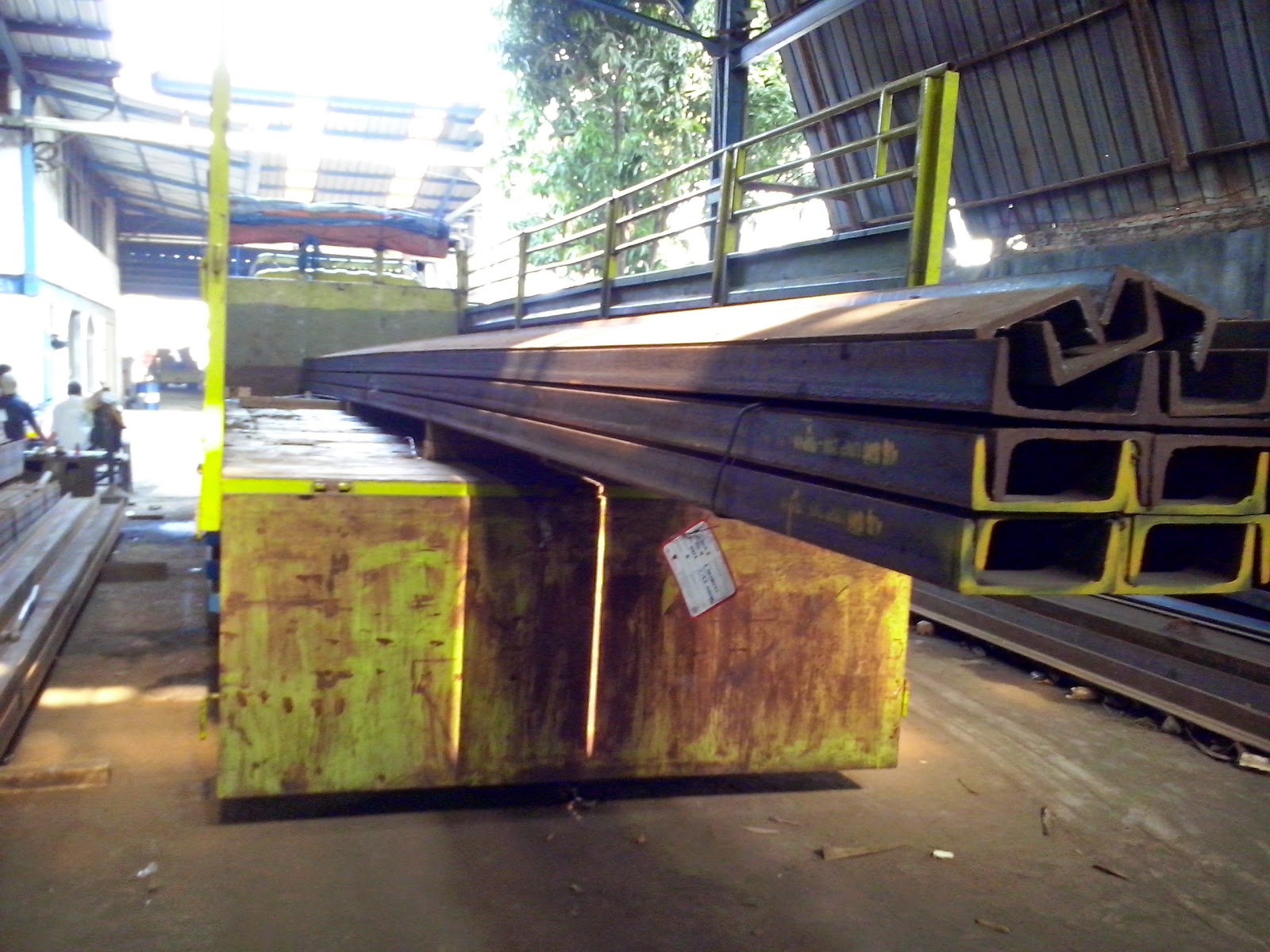 AMEX TRANS: KIRIMAN BESI UMP KRAKATAU STEEL