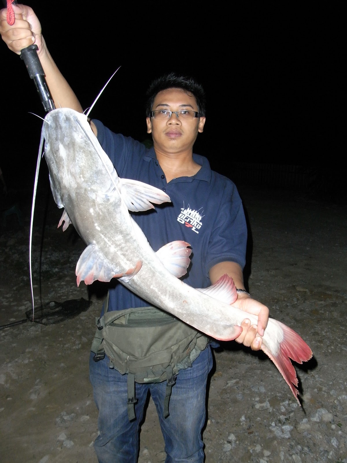 MALAYSIAN FISH HUNTER: Night at Exotic Fishing Pond, Rawang