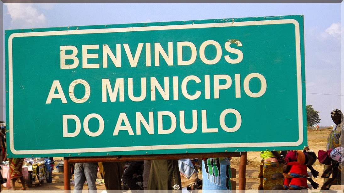 Pensar e Falar Angola: À entrada do Andulo.