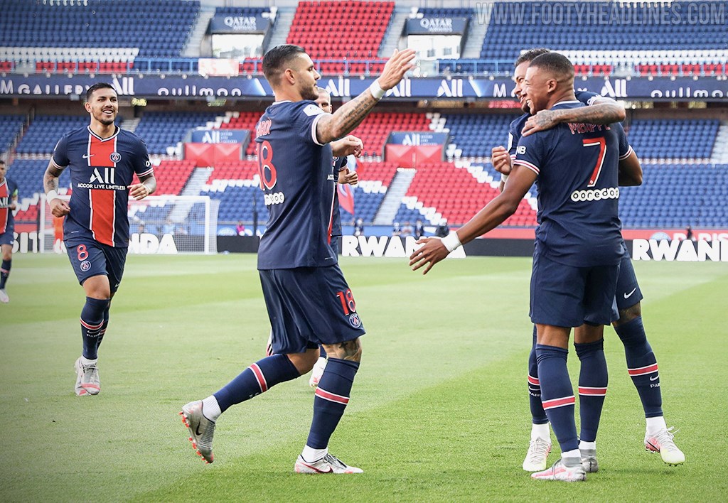 On Pitch: Paris Saint-Germain 20-21 Home Kit - Footy Headlines