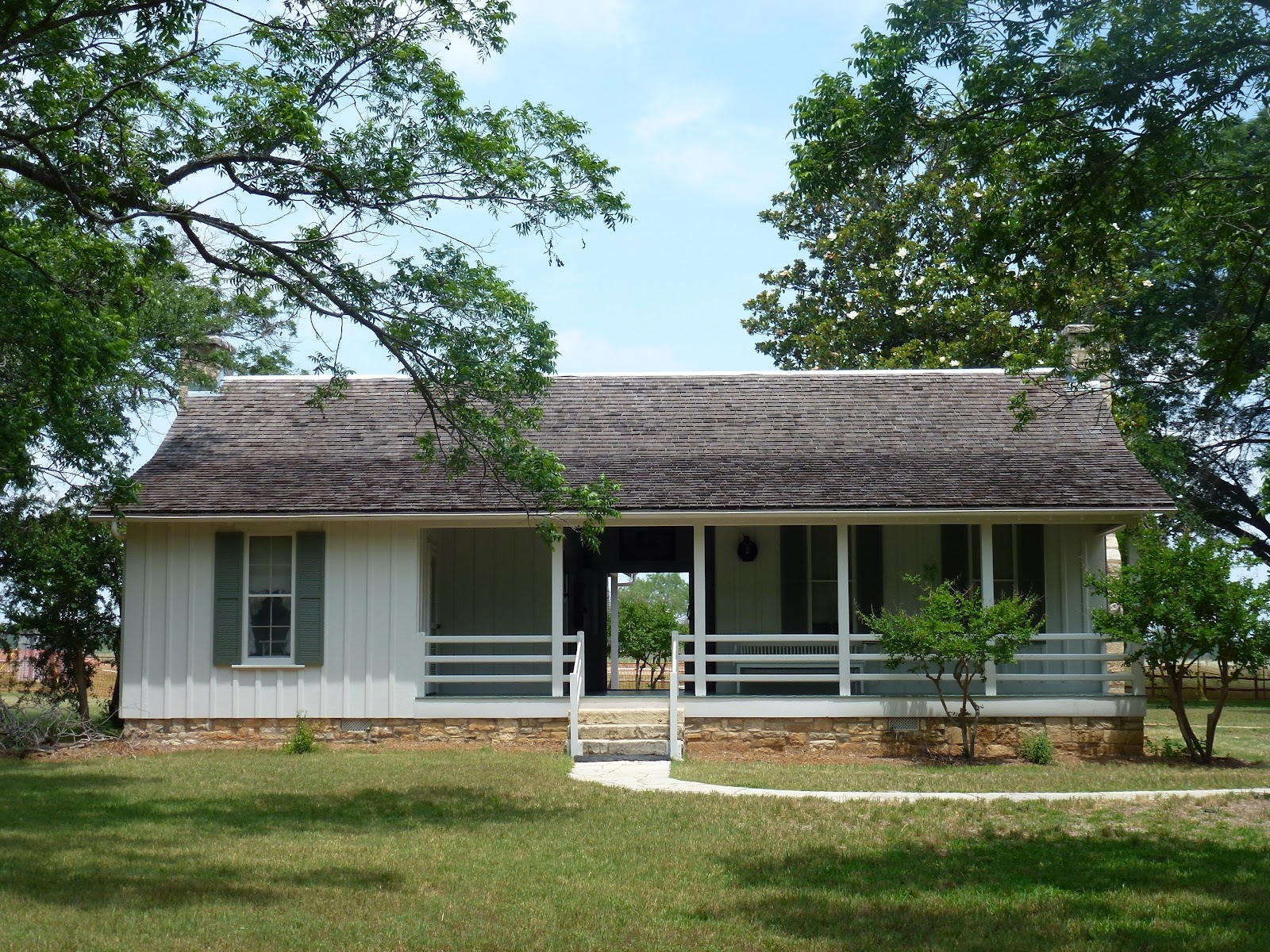 Road Runner: Luckenbach & LBJ Ranch