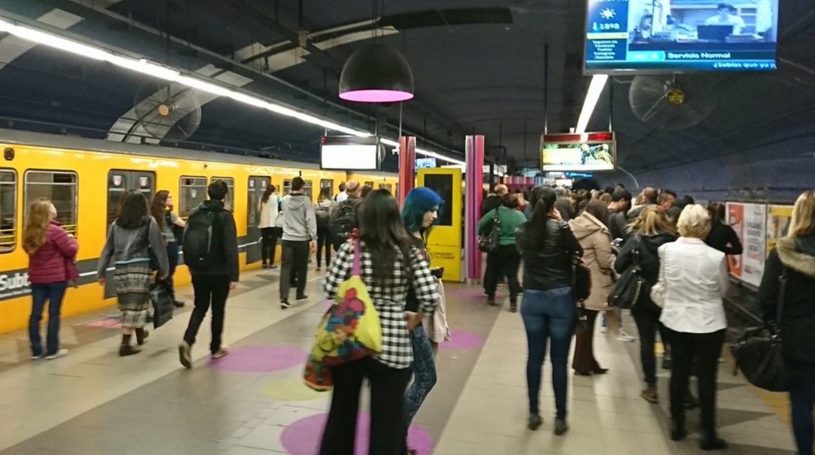 CRÓNICA FERROVIARIA: Usuarios de Línea "E" de Subte solicitan la ...
