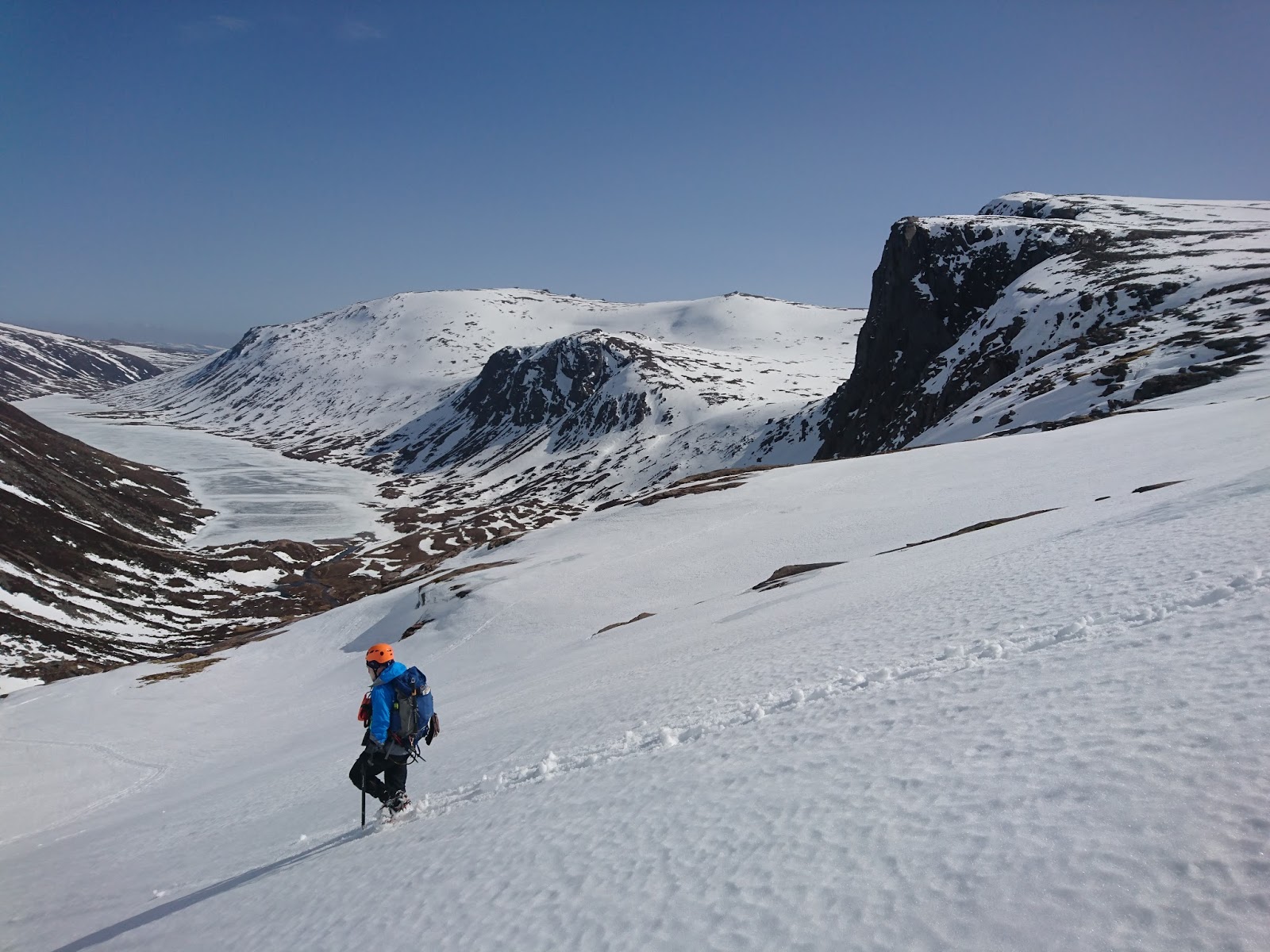 TARMACHAN MOUNTAINEERING: POINT FIVE GULLY