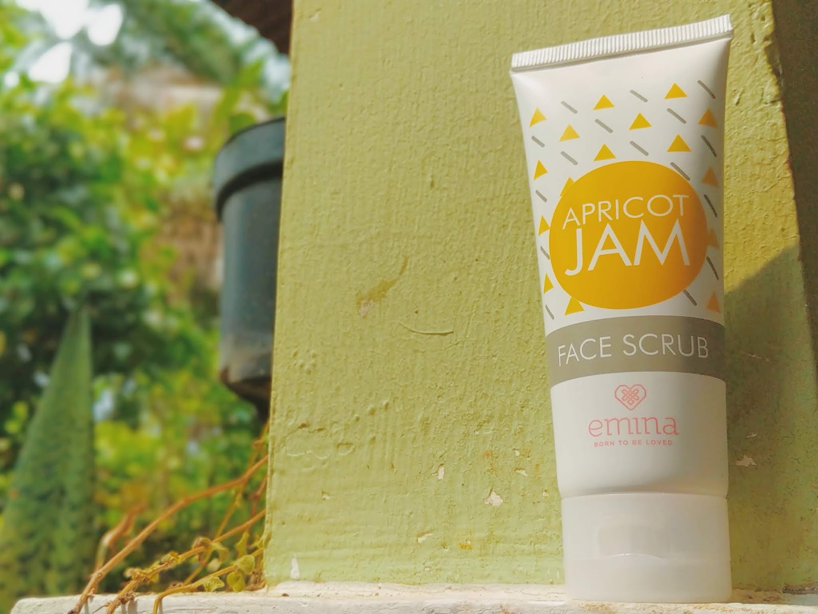 Review Emina Face Scrub Apricot Jam