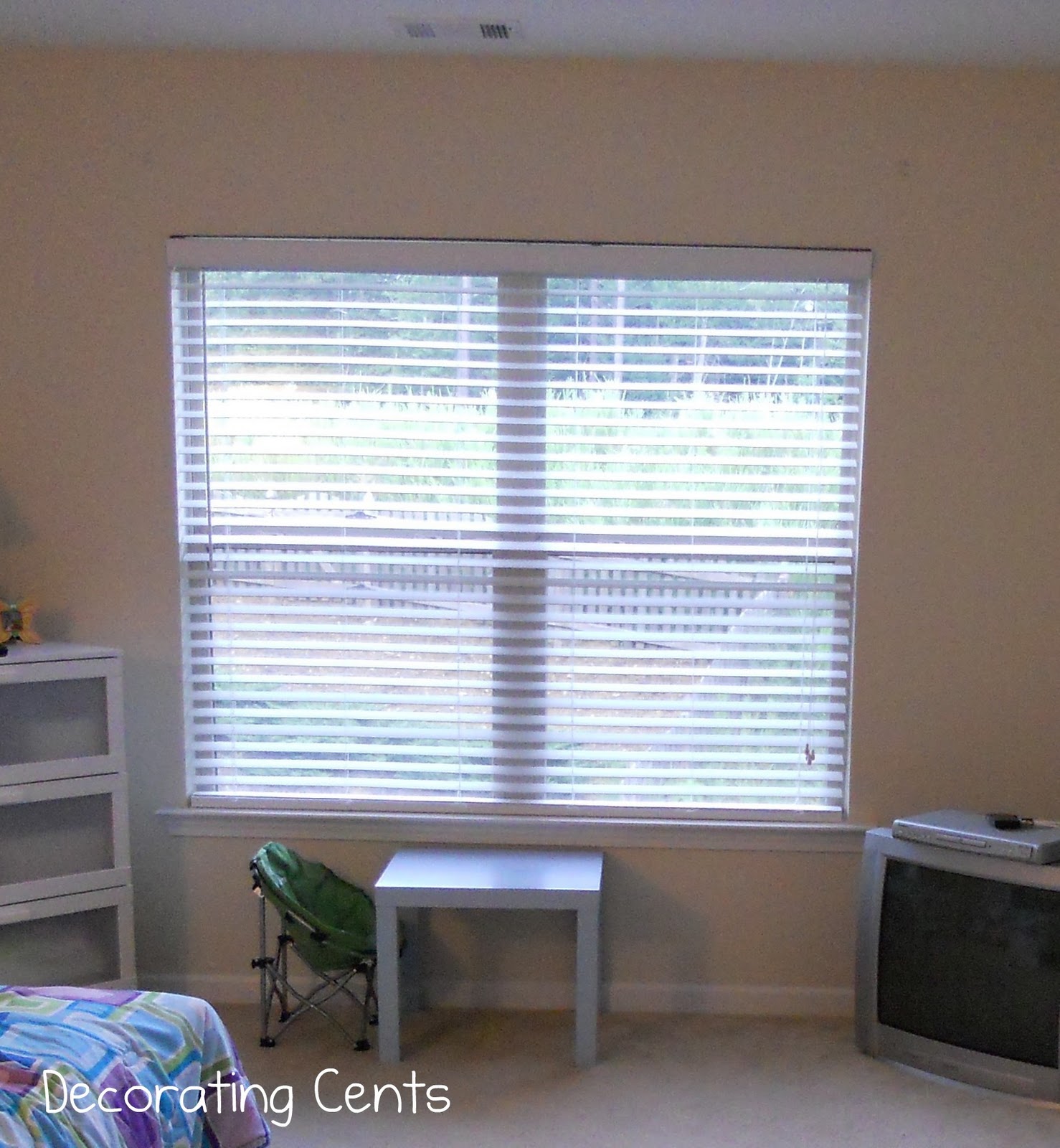 Sweet Girl's Room: Dressing the Window