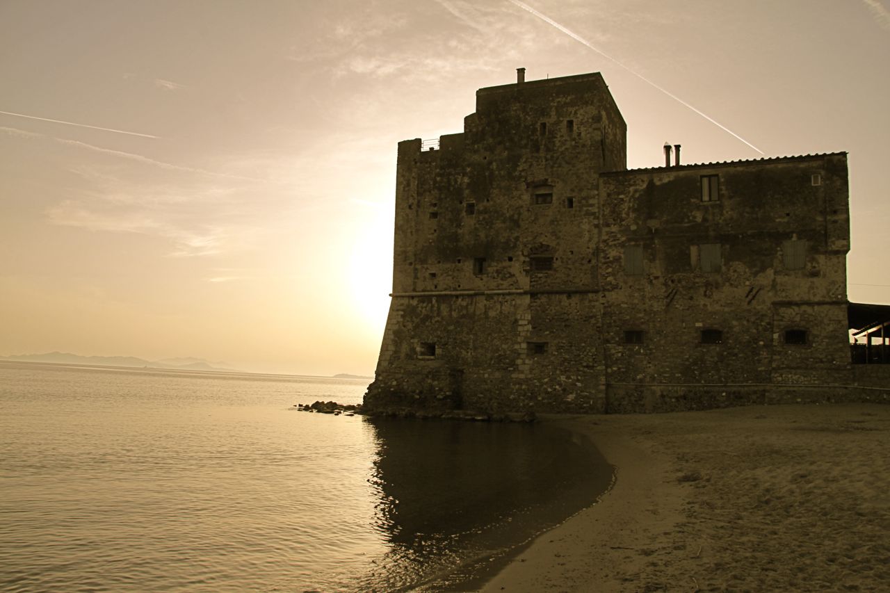 vivere a pierino: il calar del sole su Torre Mozza