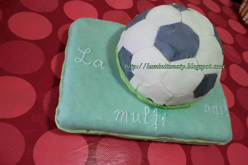 Retete pentru incepatori si nu numai...by Naty: Tort minge de fotbal ...