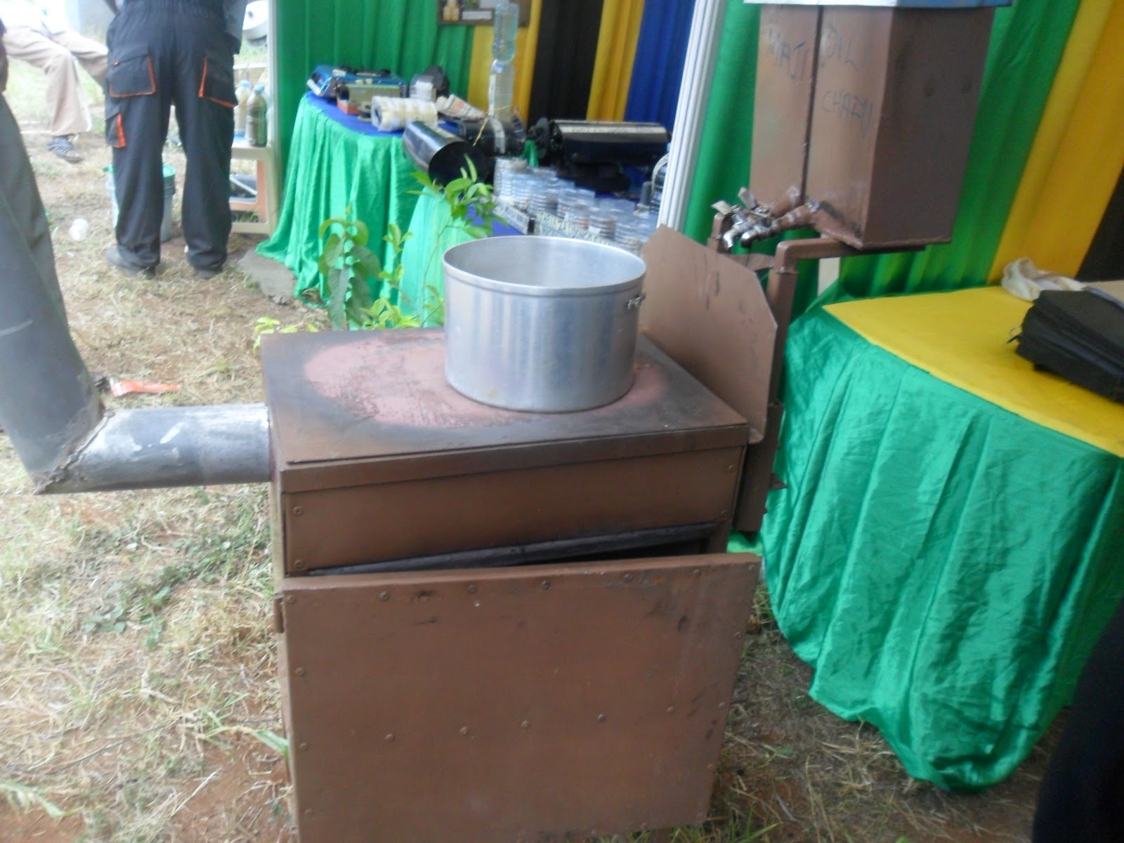 Inawezekana: Jiko Linalotumia Oil chafu na maji kuwashia.