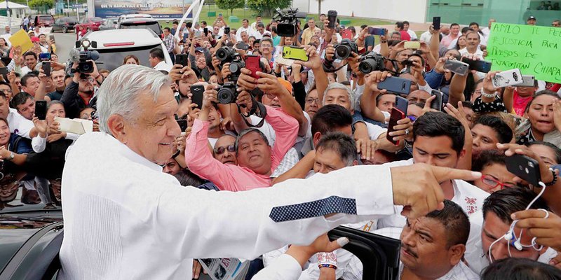 El mexiquense Hoy: AMLO no dará besos y abrazos por coronavirus ...
