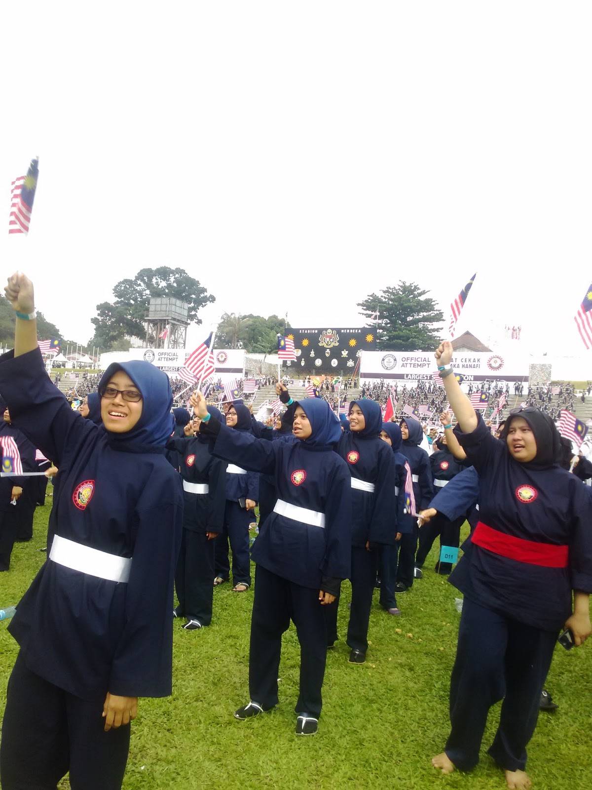 SMKGB BERSAMA SILAT CEKAK PUSAKA HANAFI CIPTA GUINNESS WORLD OF RECORD ...