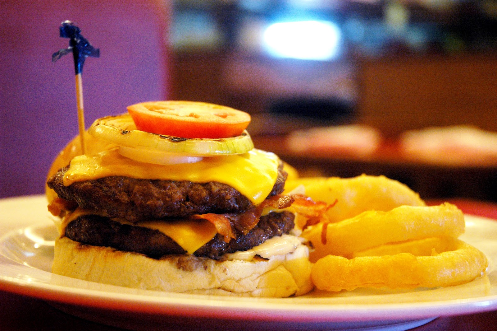DUDE FOR FOOD: The Fully Loaded Burger at Tender Bob's