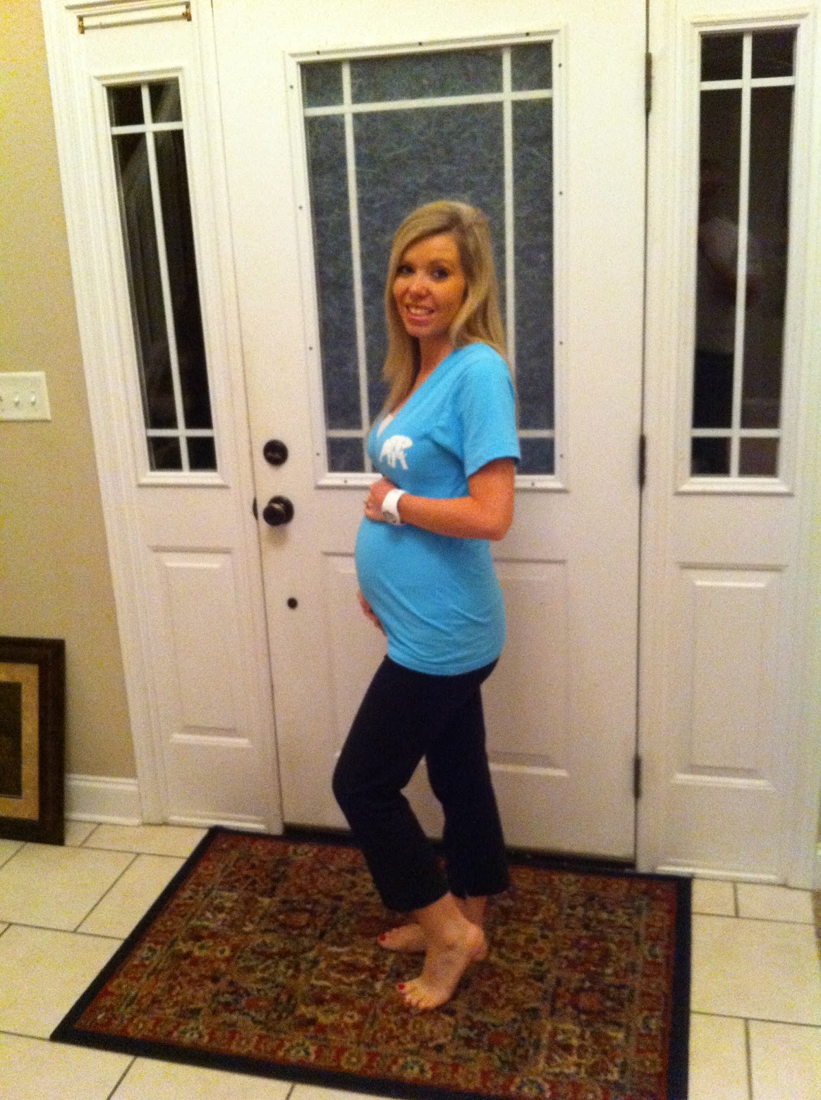 KELLY HAS A BELLY: 22 WEEKS PREGNANT!