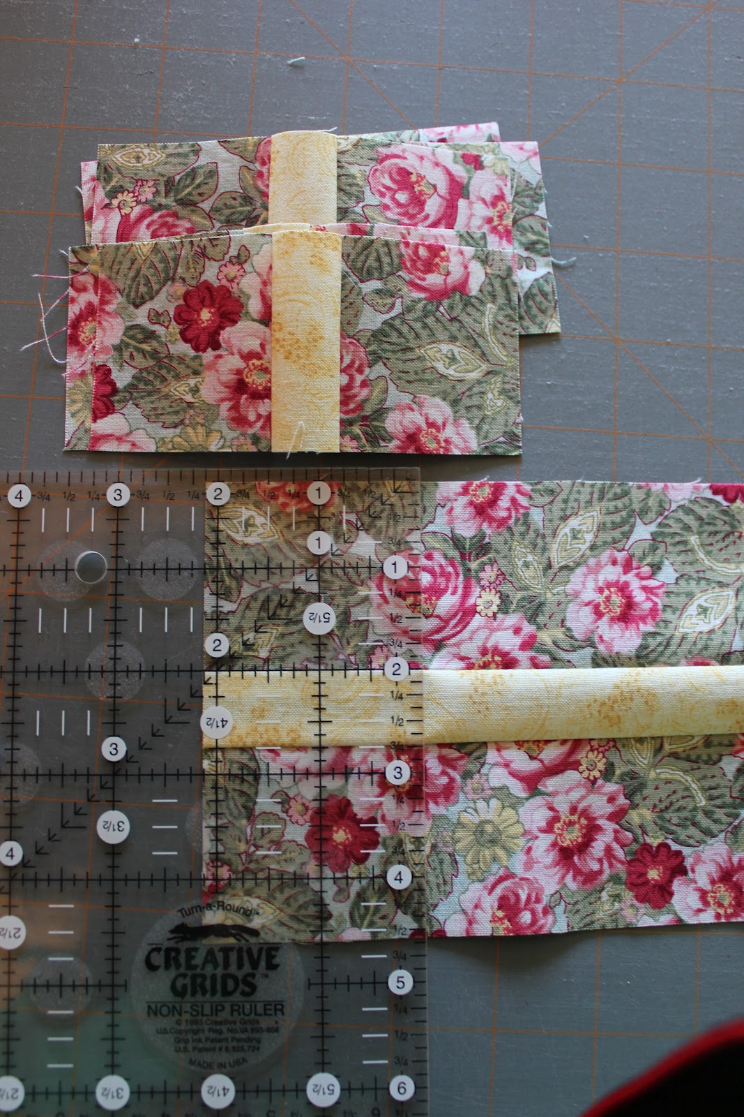 Mona's Creativity: Free Pattern for Laura's Table Runner