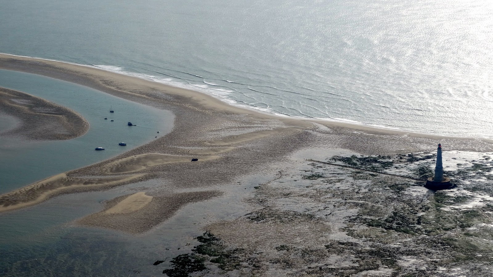 The Atlantic coast, the Gironde estuary and the Médoc... as viewed from ...