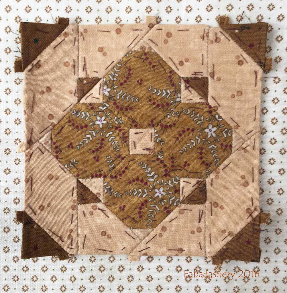 Fabadashery: Dear Jane Quilt - Block D2 Mouse in the Mirror