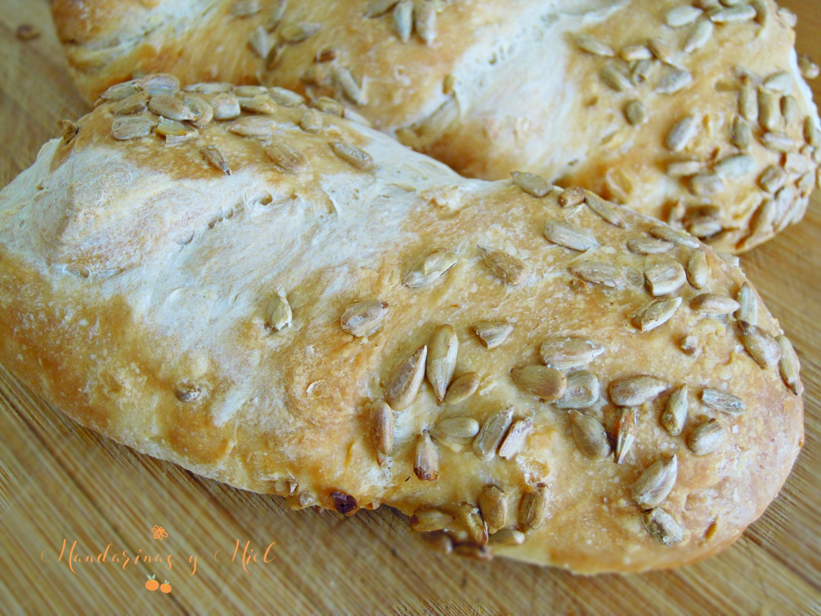 Pan sencillo sin amasado, con pipas de girasol | Mandarinas y miel