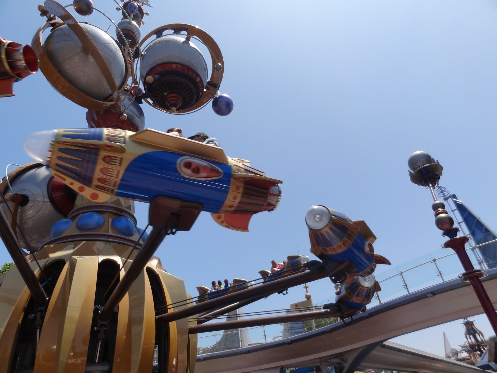 Holly Daze: Tomorrowland: the Rocket Ride