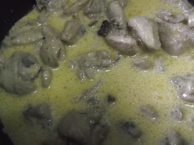 Hellena ...din bucataria mea...: Penne rigate cu piept de pui si manatarci