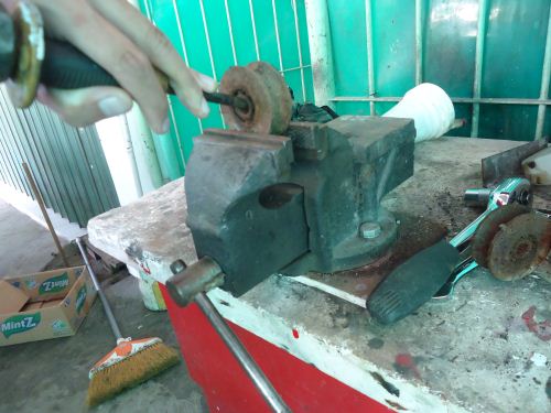 Cara Mudah Mengganti Roda Rell Pagar Besi