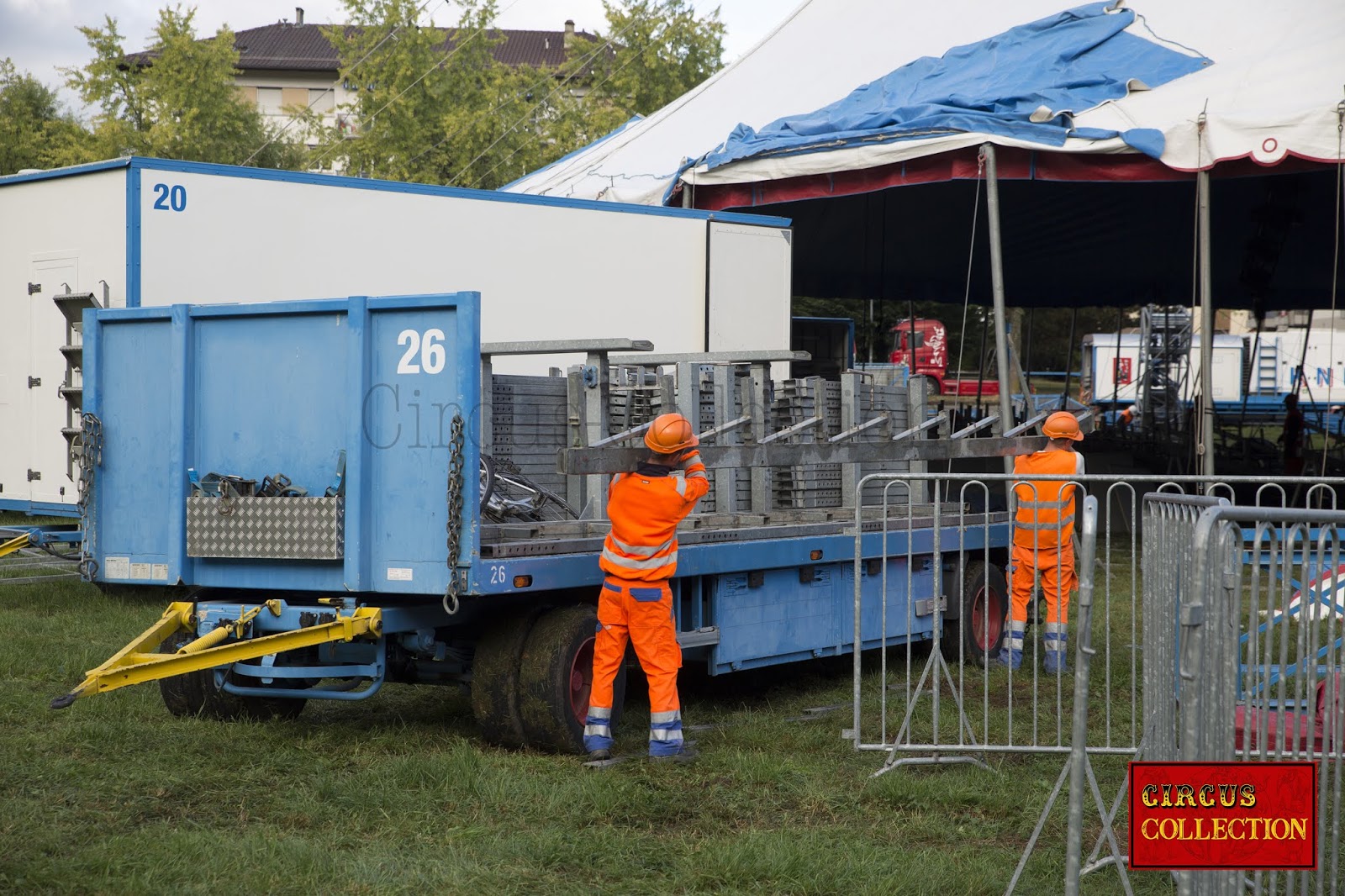 Circus -Collection: Cirque Knie 2018, montage des gradins et de l ...