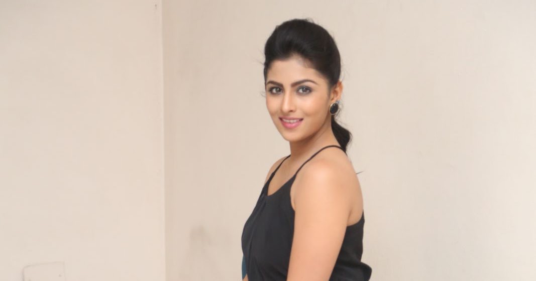 Kruthika Jayakumar latest sizzling photo shoot