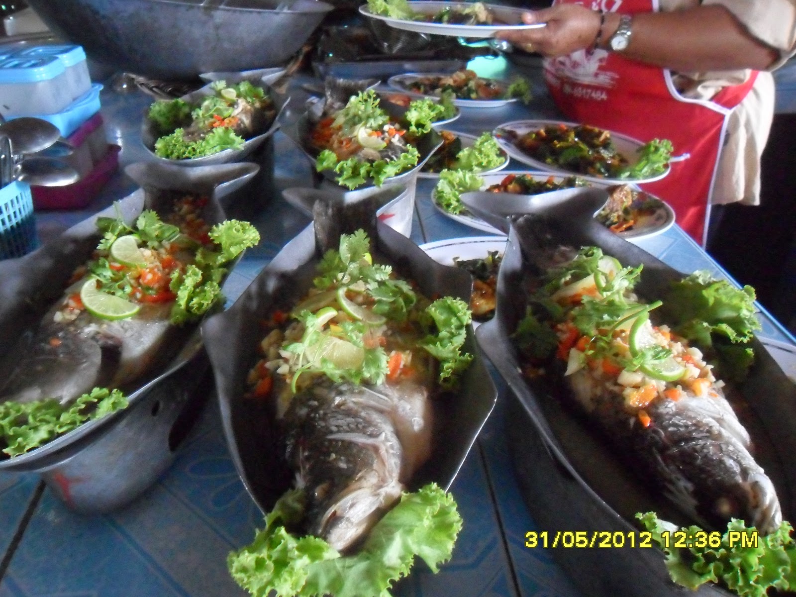 We provide traditional Thai cuisine , seafood and western food.