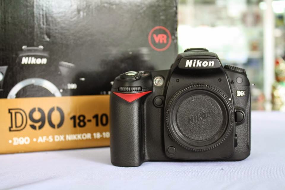 Harga Kamera DSLR Nikon D90 (18-200mm) : Rp. 3.250.000