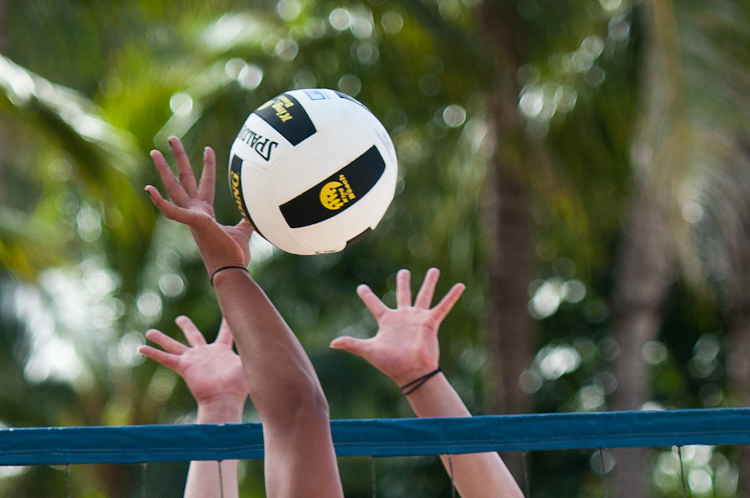 UH Sand Volleyball Debut at Waikiki!! | Observe. Compose. Capture.