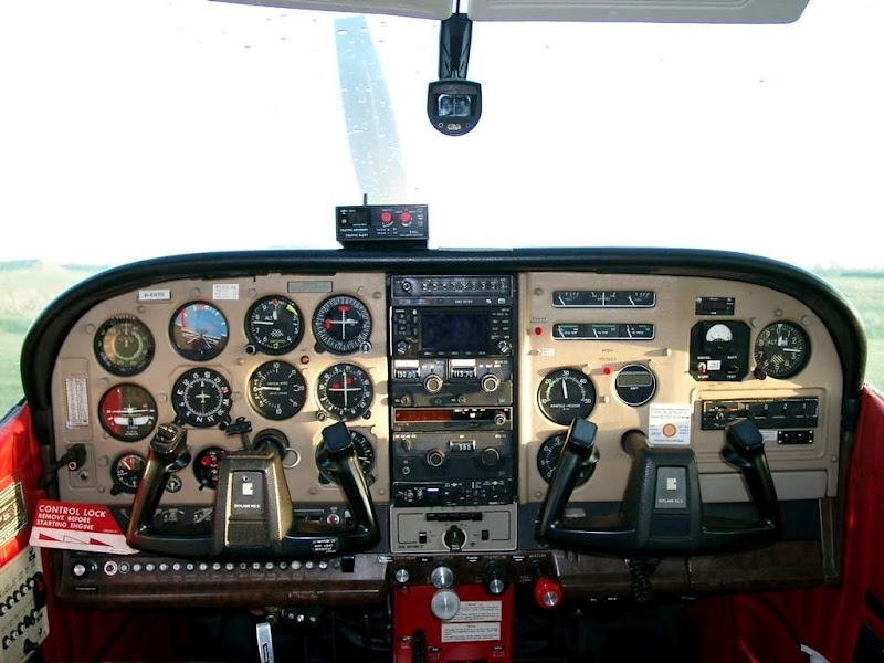 Cool Jet Airlines: Cessna 182 Cockpit