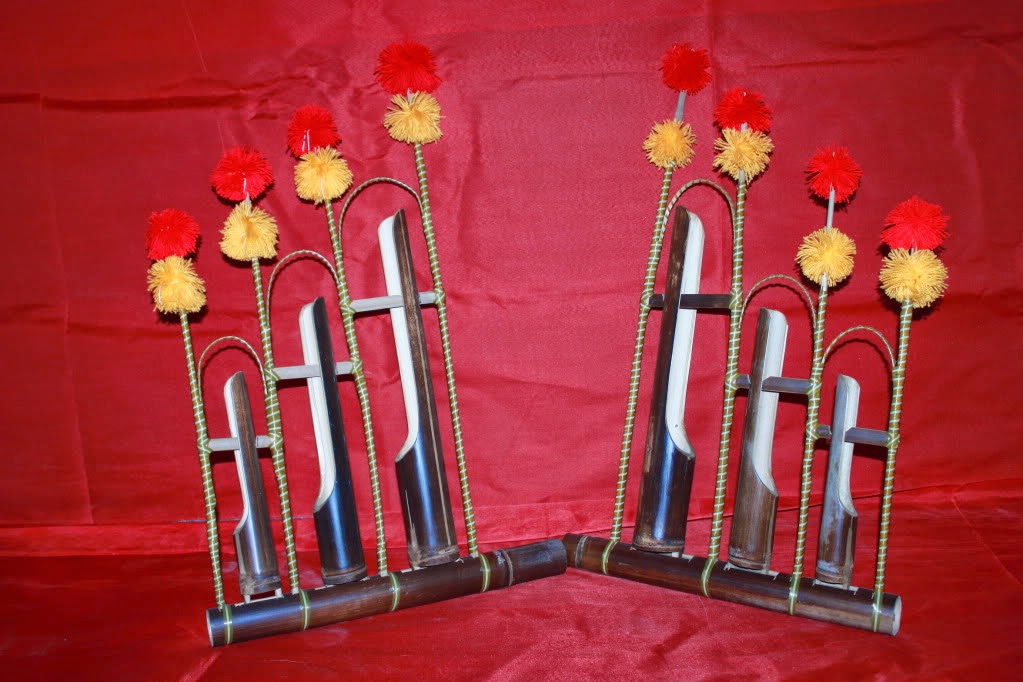 KESENIAN ANGKLUNG