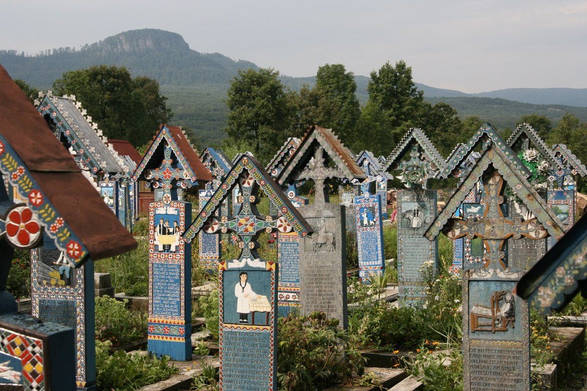 Lisa's World: SĂPÂNȚA, ROMANIA The Merry Cemetery