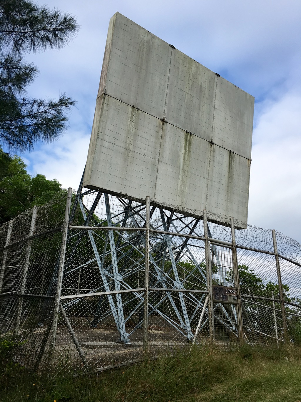 Musings on Life in Hong Kong: Microwave Reflector?
