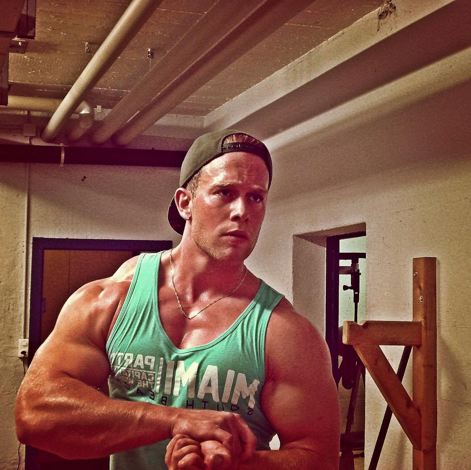 the beauty of male muscle: Lars