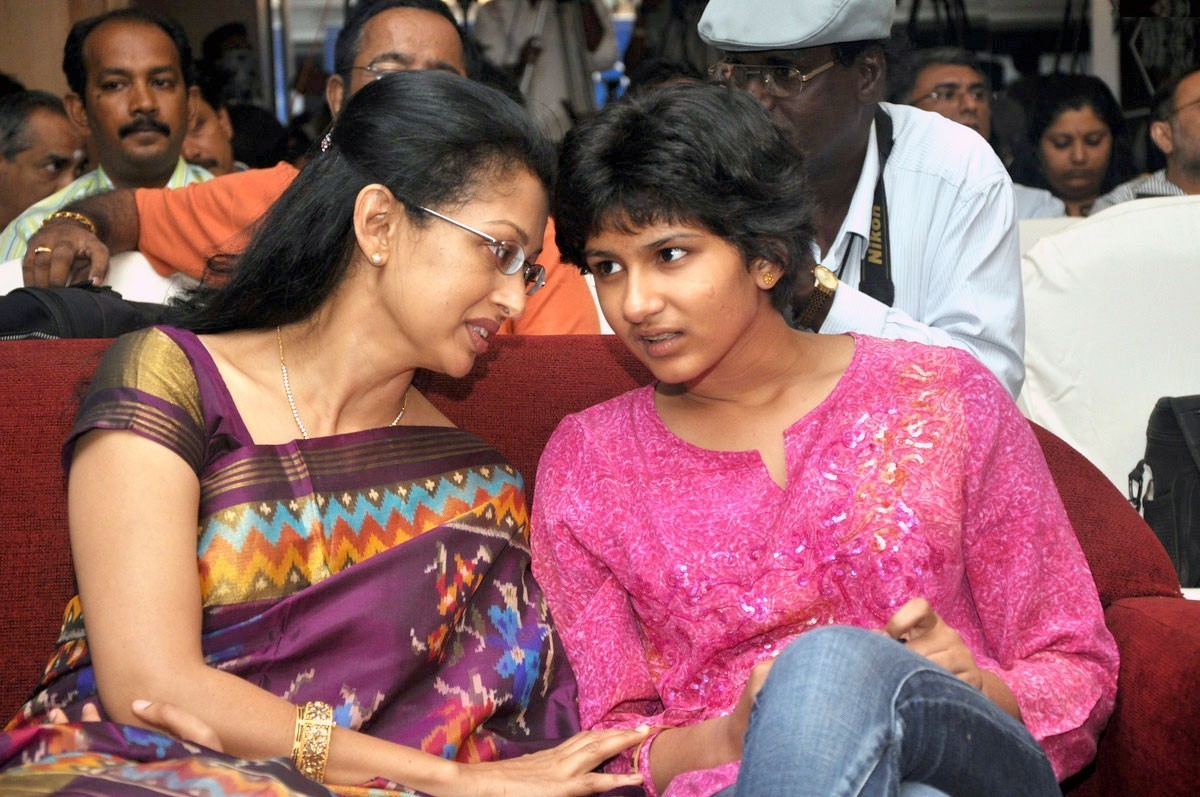 Photo Galleri: Gouthami With Daughter At Film France Press Meet Stills