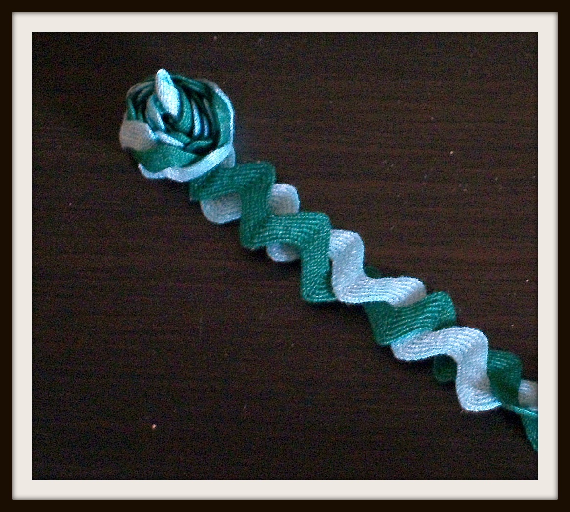 weasinart: Sunday Funday: Rick Rack Roses