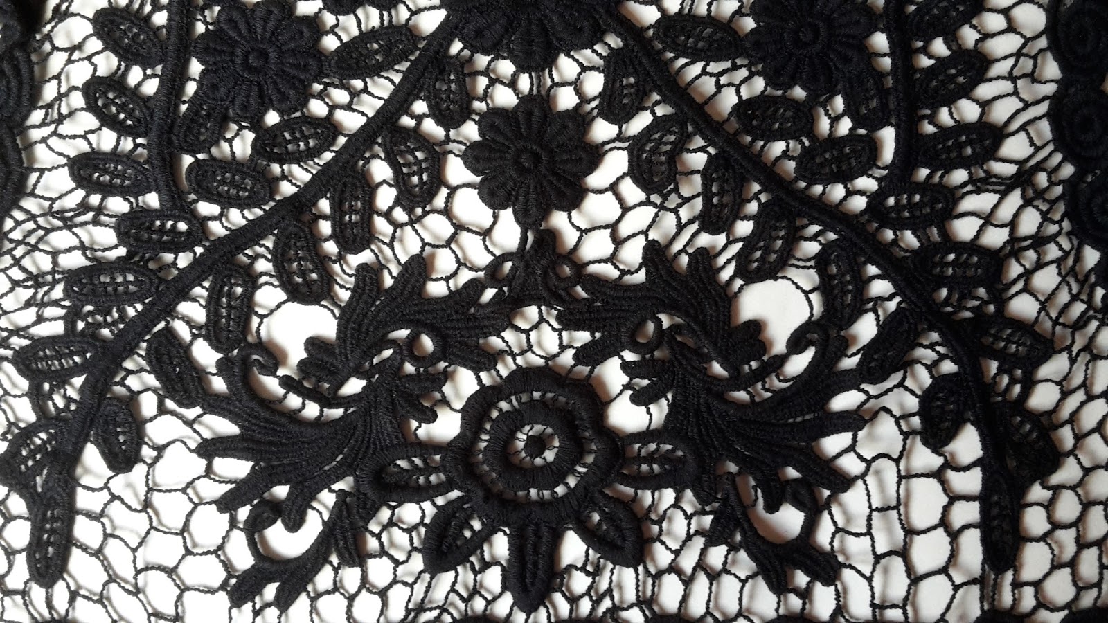 lacethread: ‘Unconventional’ lace